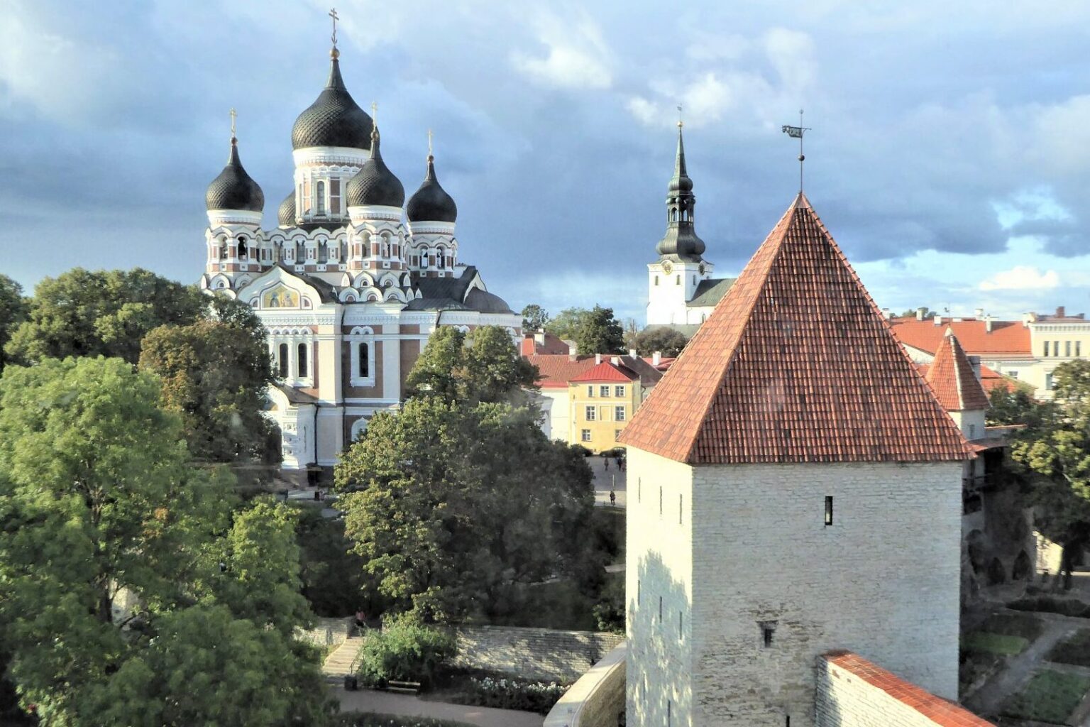 ¡Descubre La Sorprendente Batalla De Las Capitales Bálticas: Tallin ...